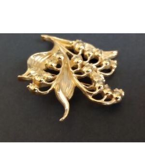 Avon | Jewelry | Vintage Avon Lily Of The Valley Birth Flower Brooch ...